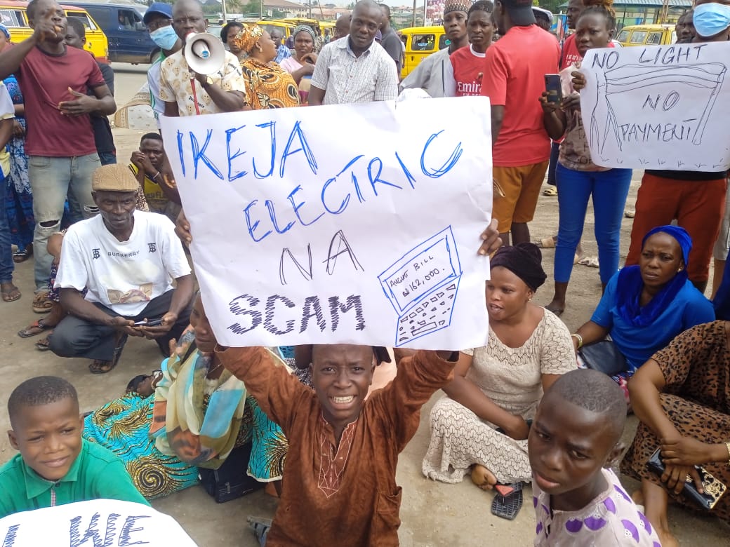 Police Terrorizes Agege, Lagos, community for protesting mass ...