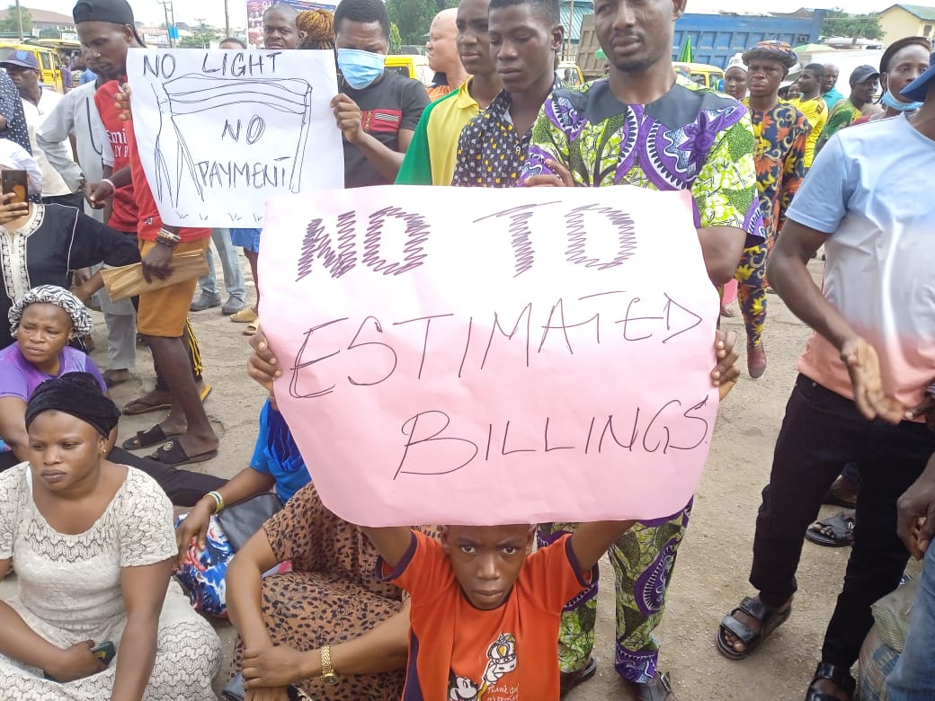 Police Terrorizes Agege, Lagos, community for protesting mass ...